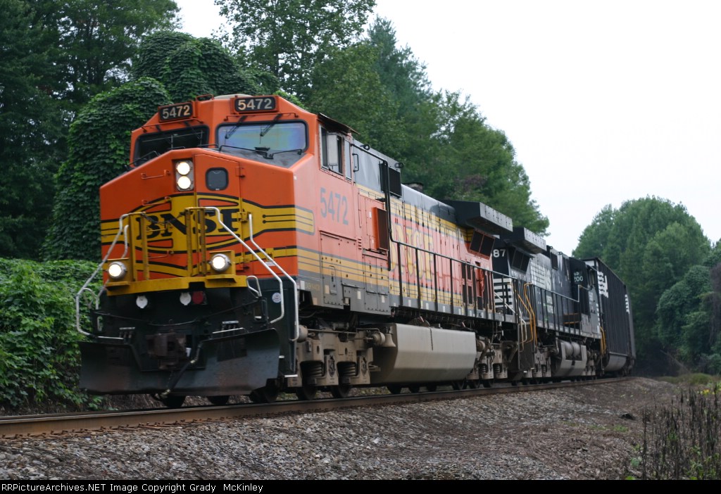 BNSF 5472